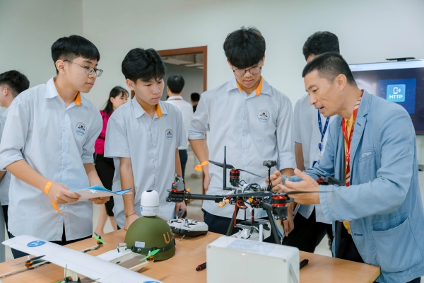 THCS và THPT Tạ Quang Bửu